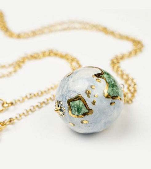 JeenaLaVie. Earth globe chain